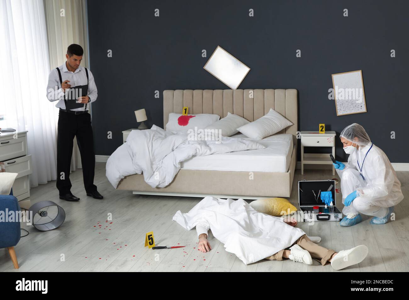 Investigators working at crime scene with dead body Stock Photo - Alamy