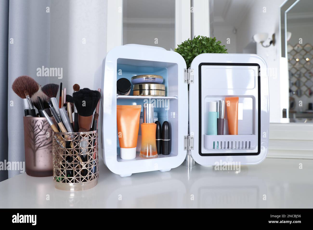 Vanity table hi-res stock photography and images - Alamy