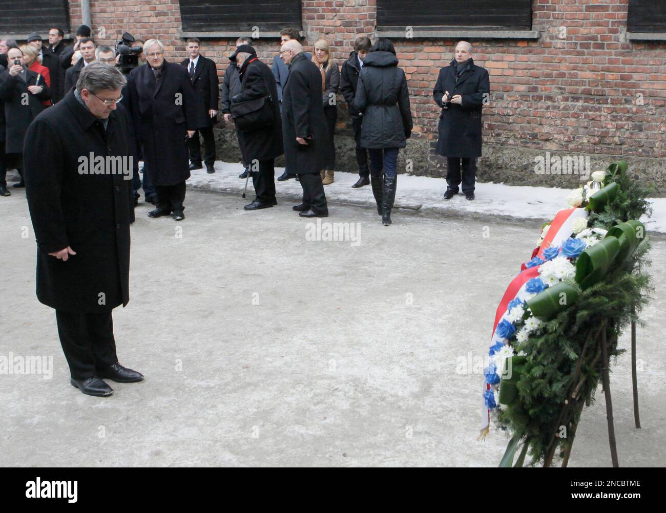 Poland's President Bronislaw Komorowski lays a wreath, on Thursday, Jan ...