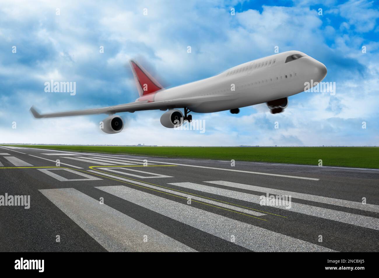Airplane landing on runway hi-res stock photography and images - Alamy