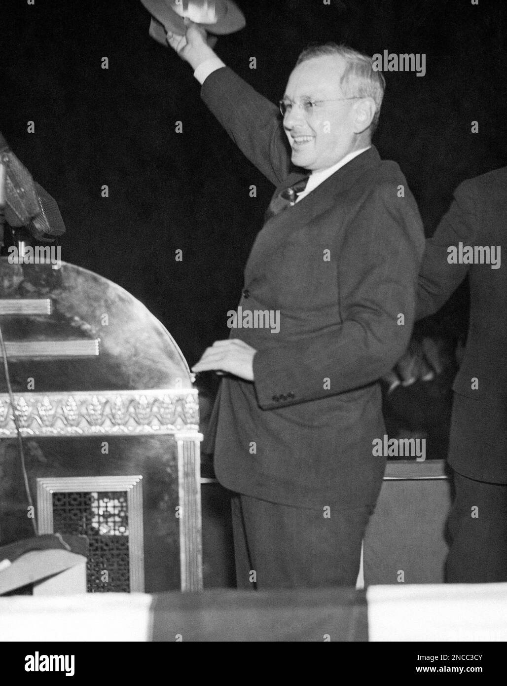 Gov. Alf M. Landon, Republican presidential choice, is seen waving a ...