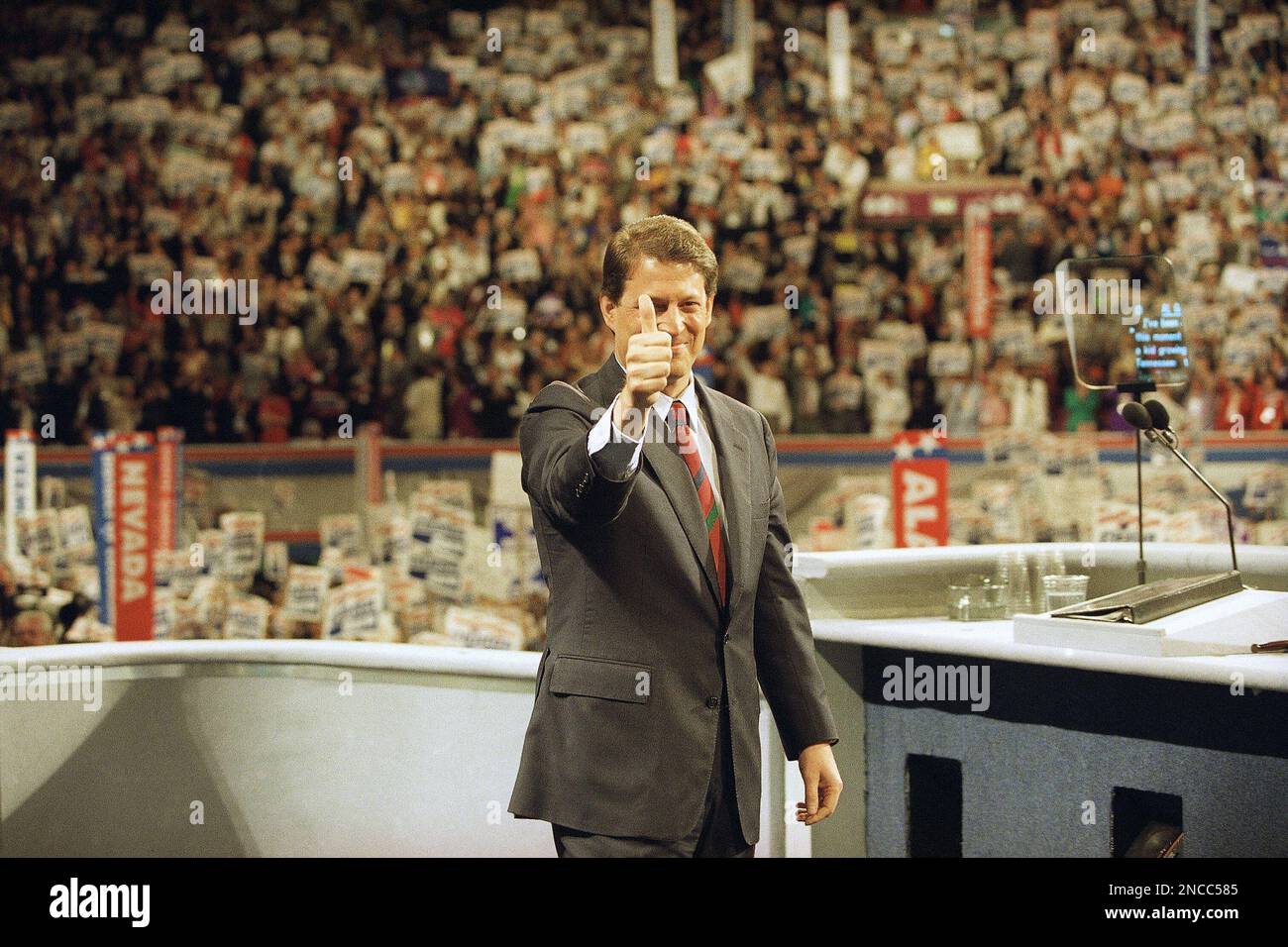 Al Gore with thumbs up at the Democratic National Convention in New ...