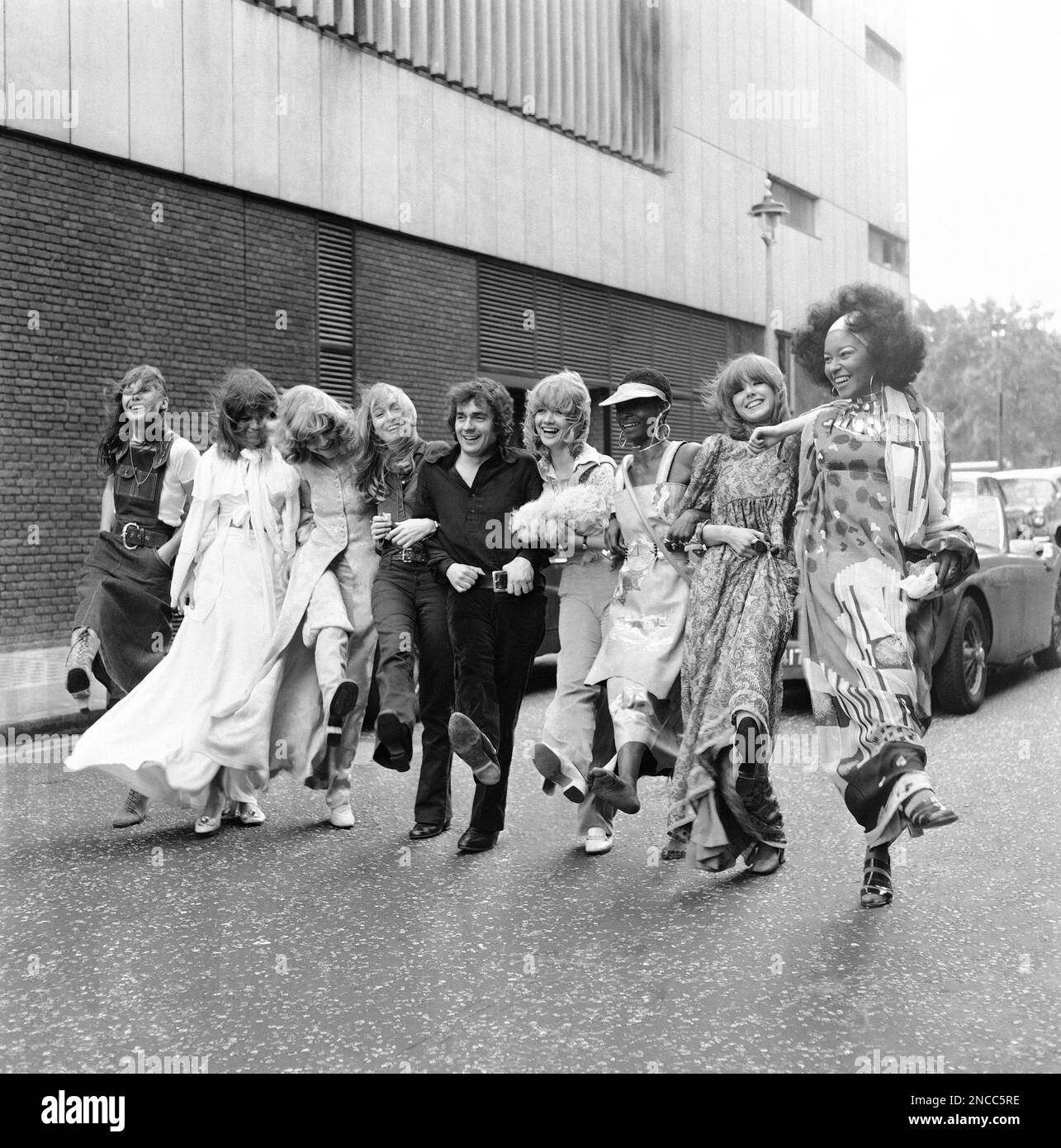 Show Biz personalities put on an impromptu turn outside the Hilton ...