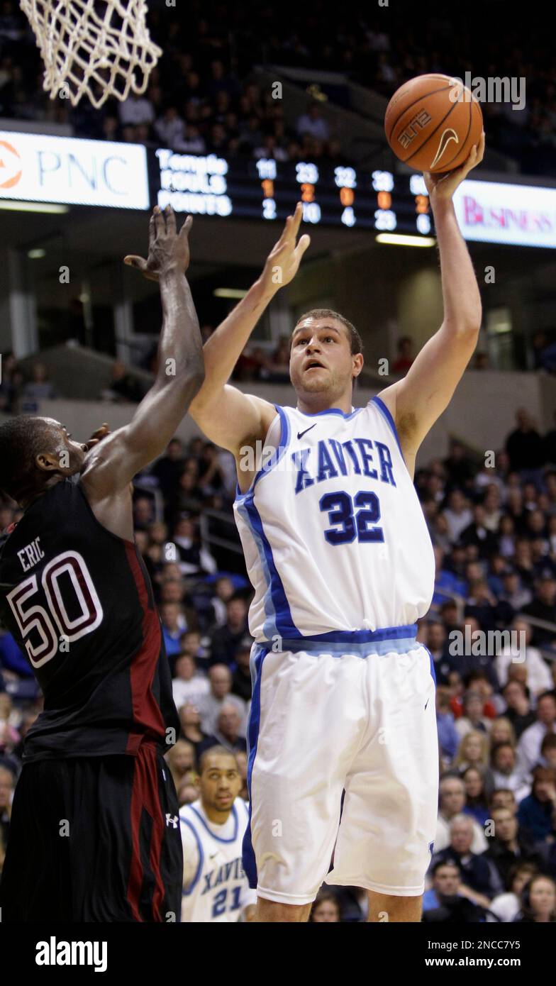Xavier center Kenny Frease (32) in action against Temple in an NCAA ...
