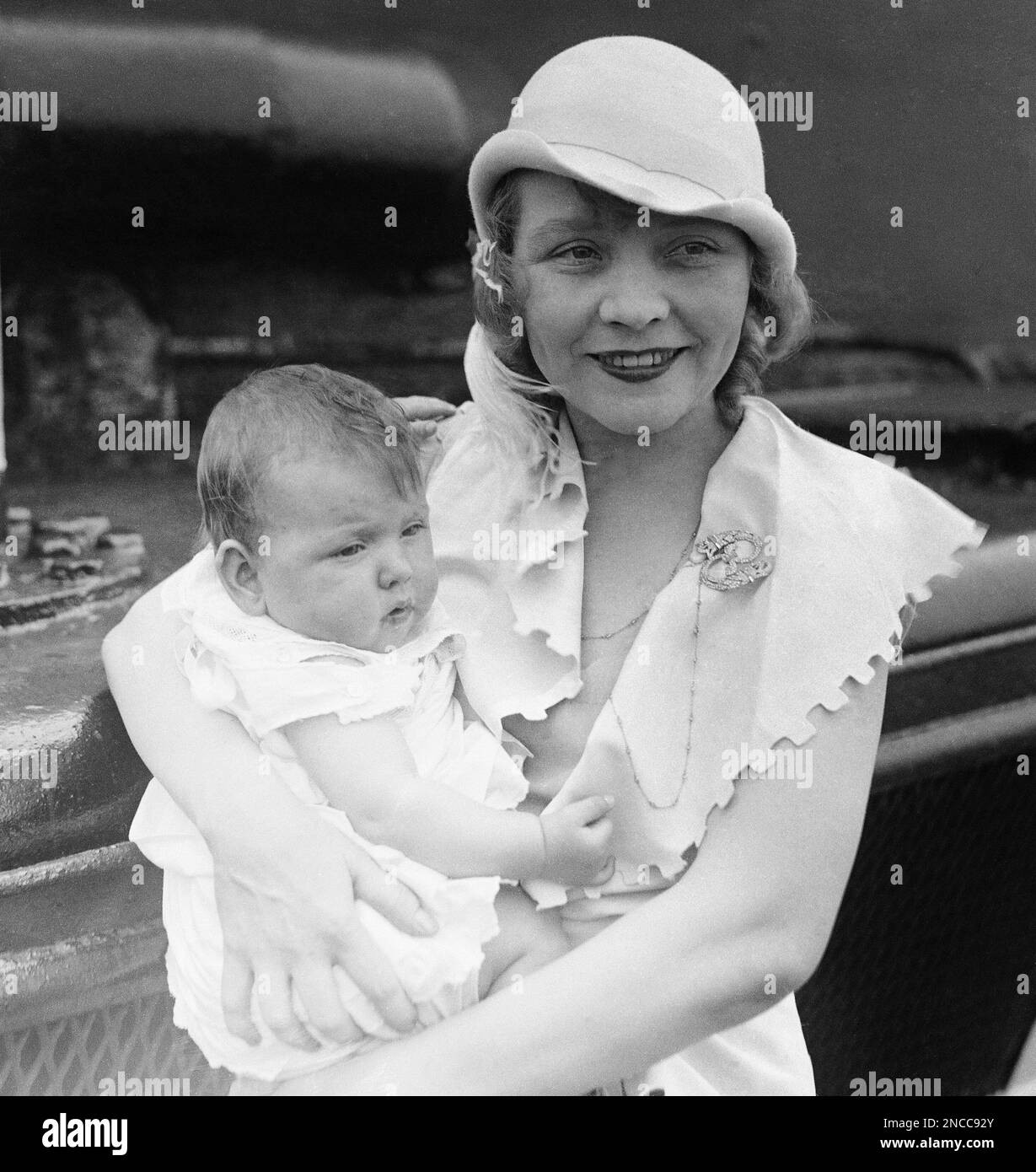Vivian Duncan, "Eva" of the Duncan sisters, known in private life as ...