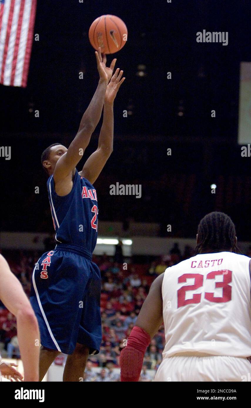 Arizona guard Kyle Fogg (21) shoots as Washington State forward Derrick ...