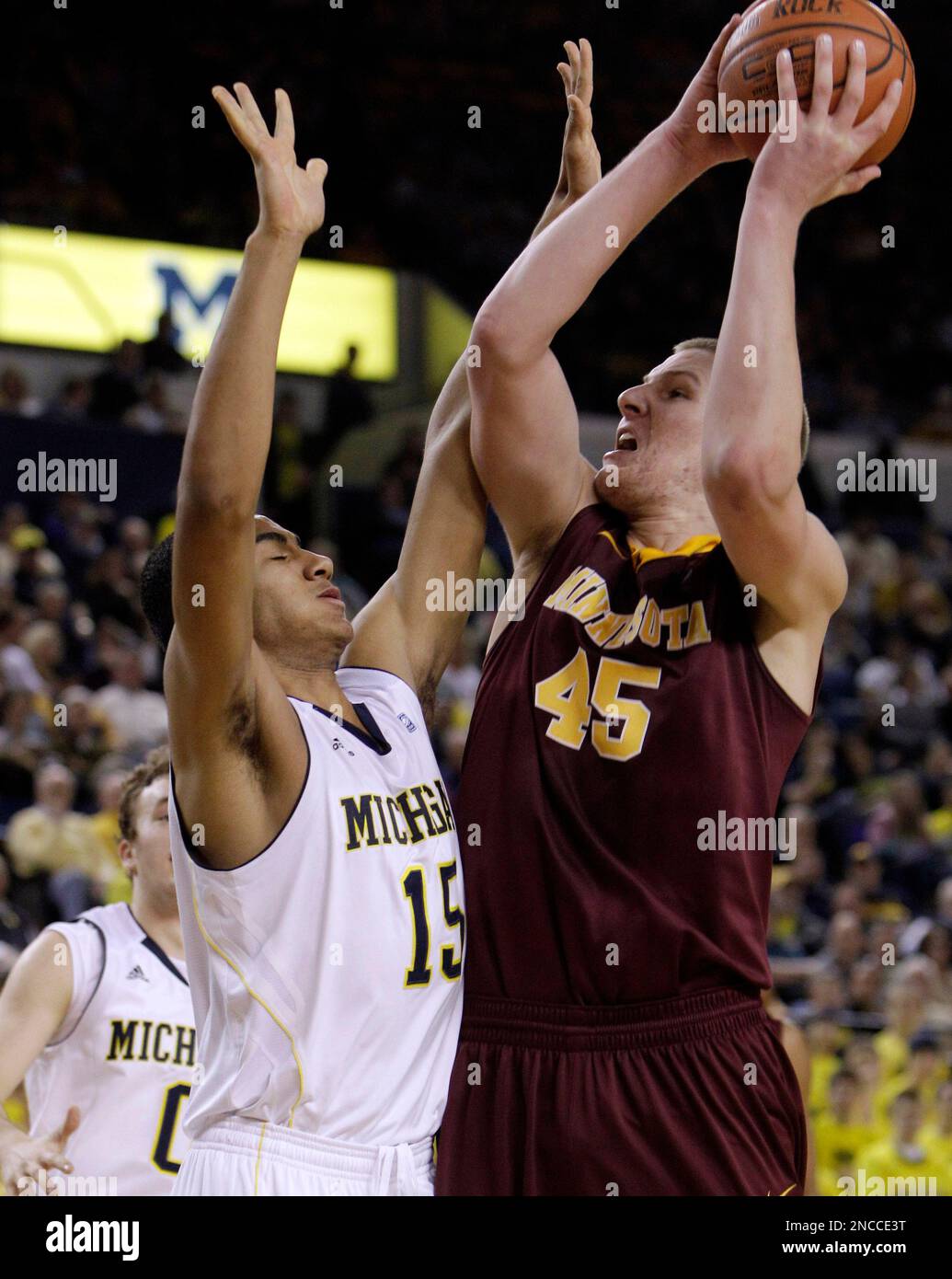 Minnesota forward Colton Iverson (45) shoots over the defense of ...