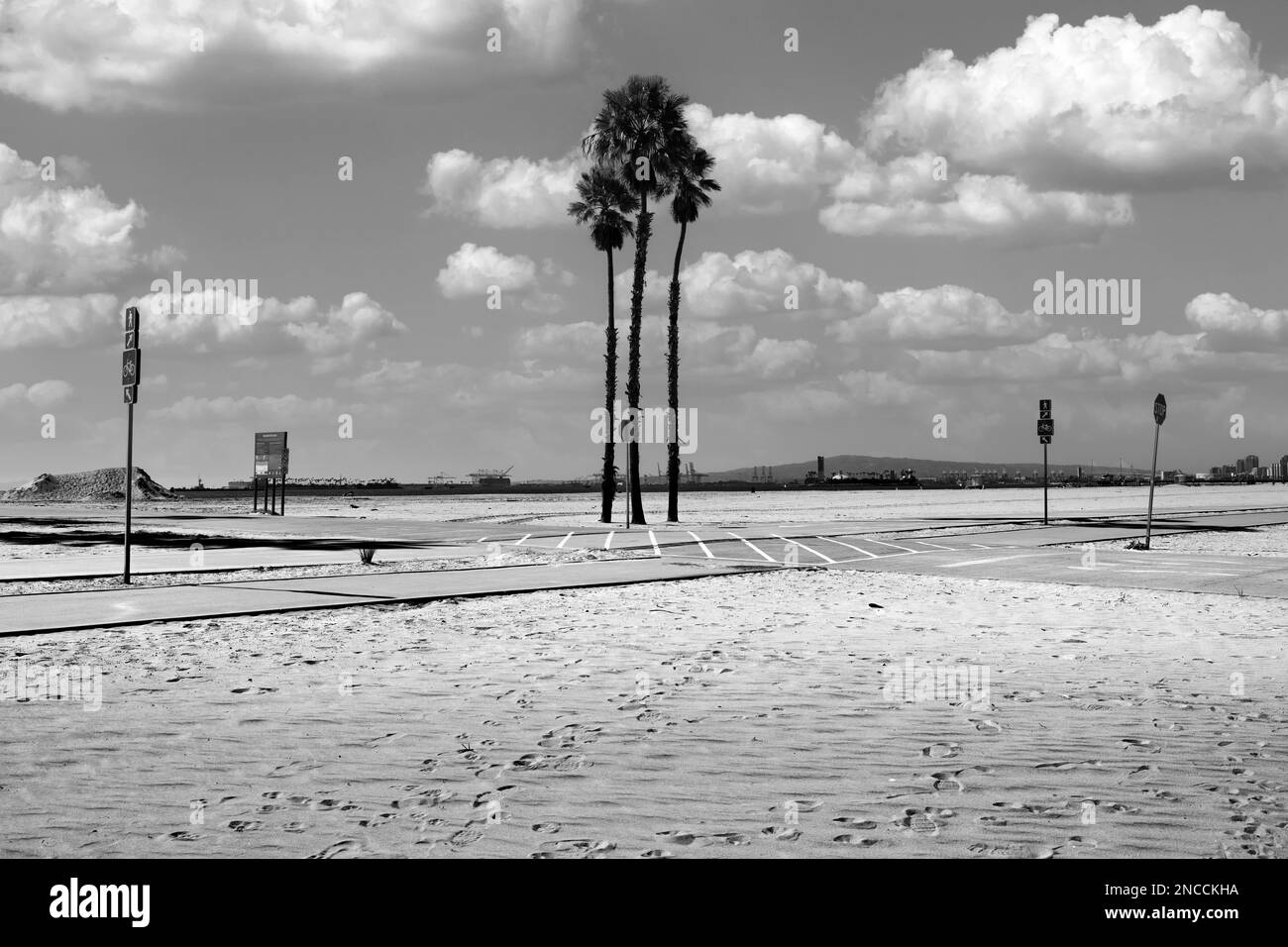 Long beach usa Black and White Stock Photos & Images - Alamy