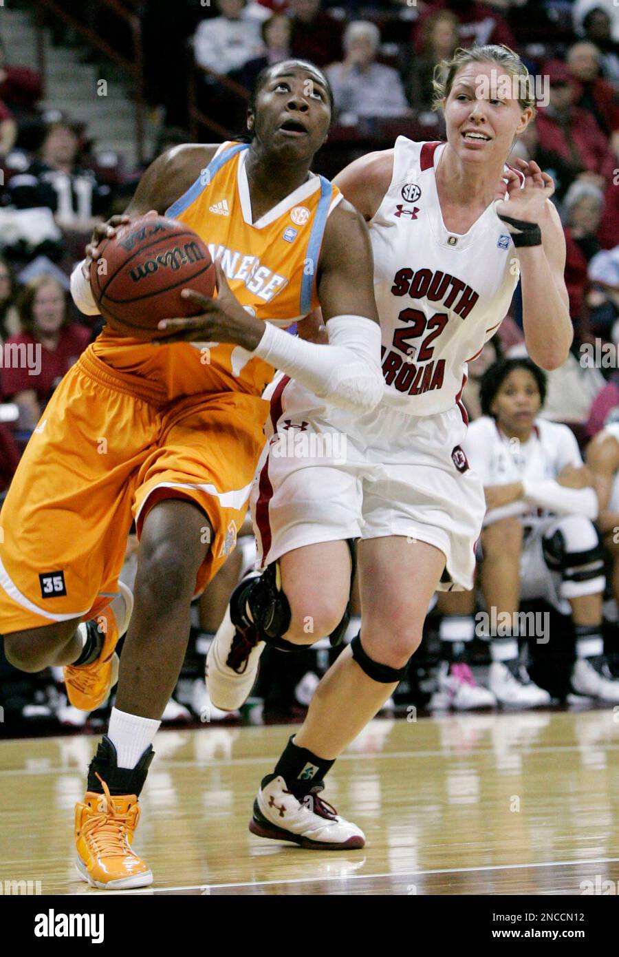 Tennessee's Shekinna Stricklen (40) drives for the basket as South ...