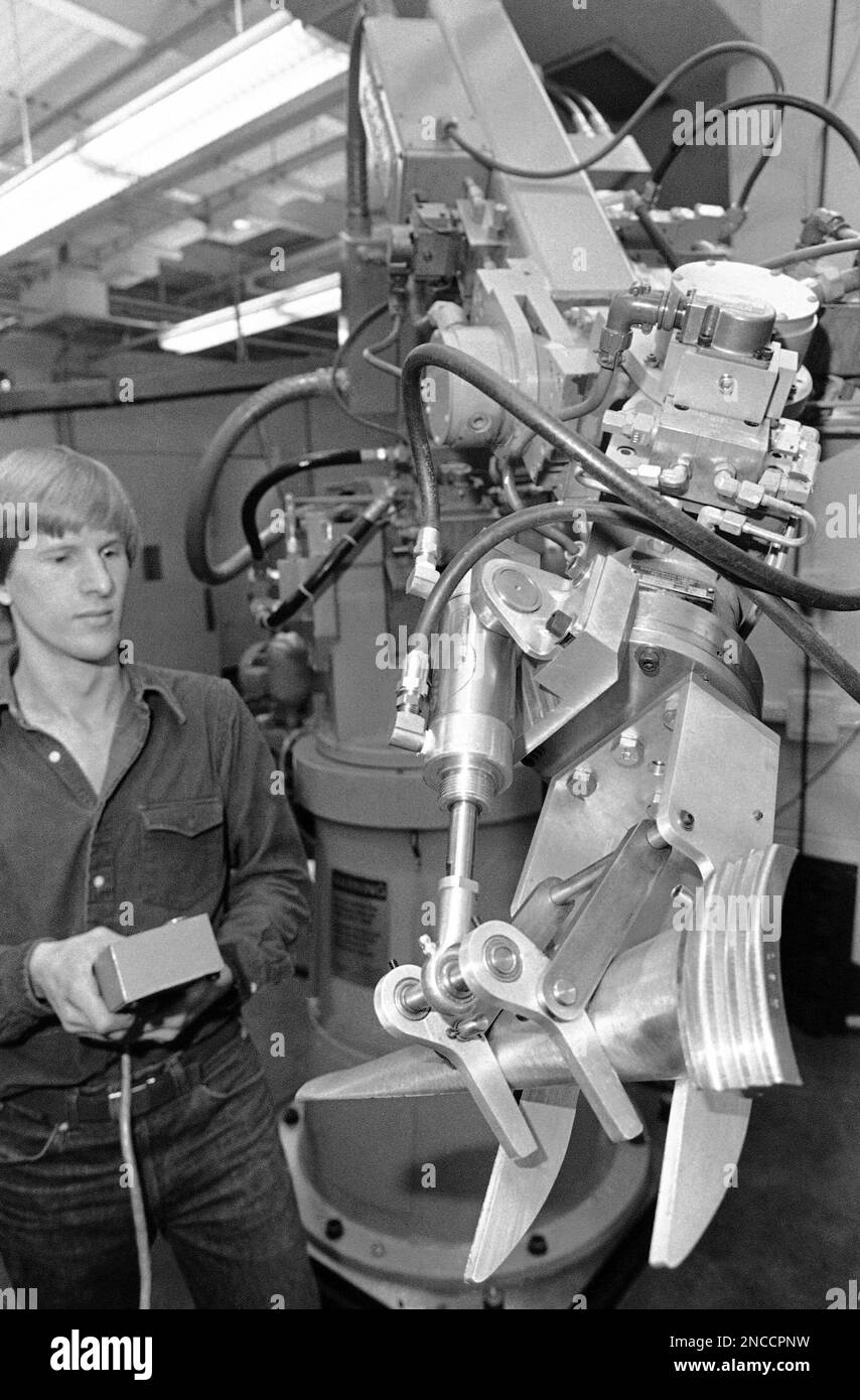 Mark Cutkowsky, a research assistant in the newly-formed Robotics ...