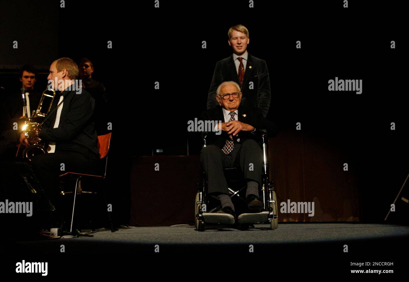 Sir Nicholas Winton, 101, who had organized the rescue of 669 mainly ...