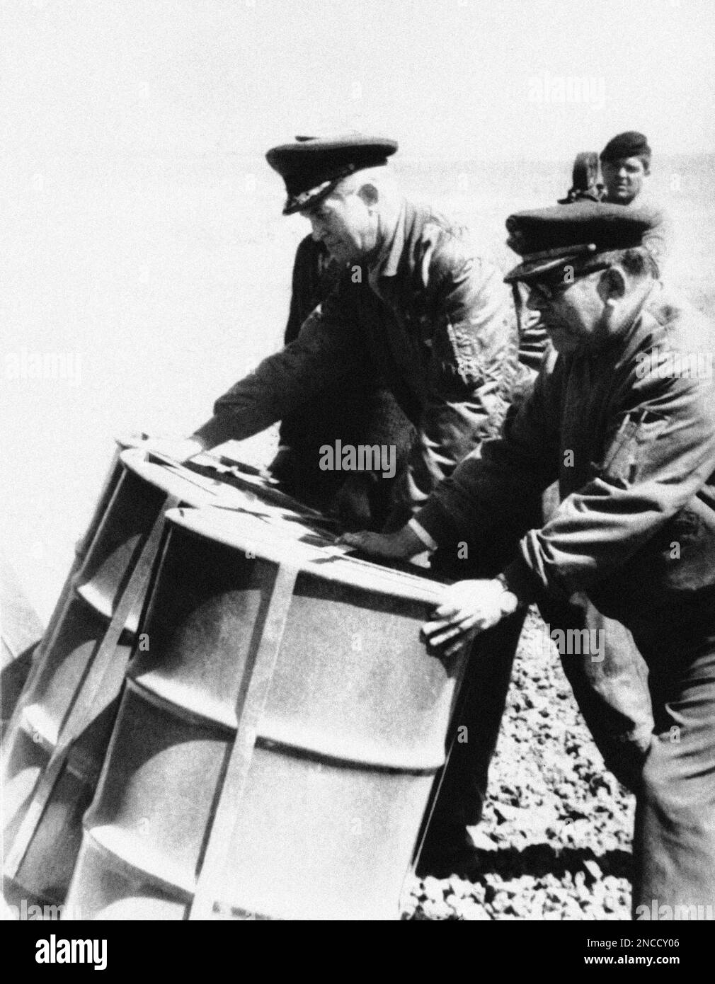 U.S., Air Force Maj. Gen. Delmar Wilson, left, and Spanish air force ...