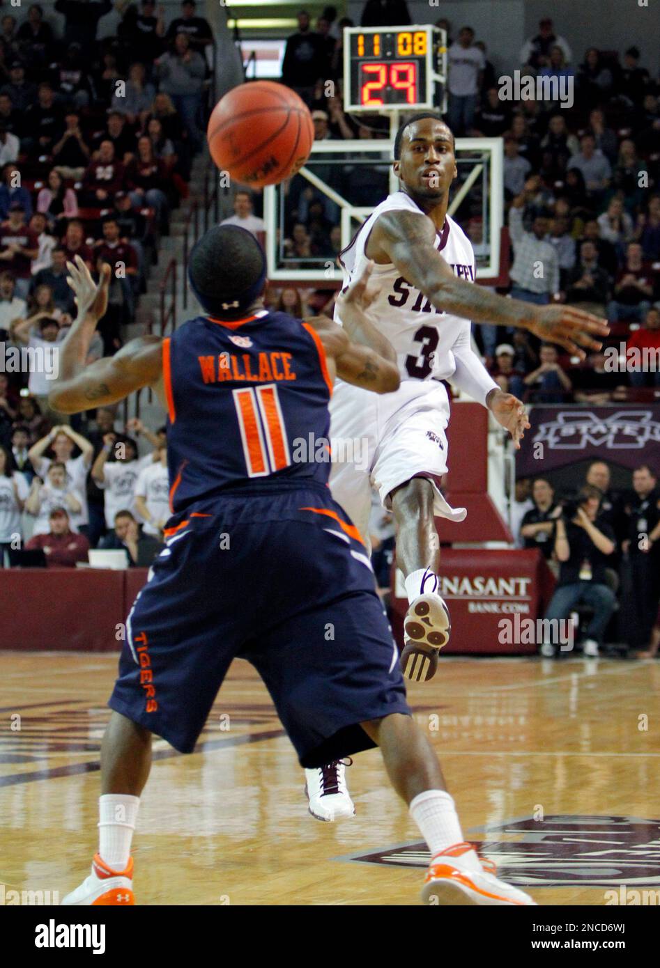 Mississippi State guard Dee Bost (3) slaps a first half pass back to ...