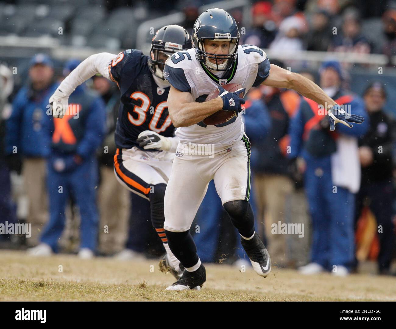 Seattle Seahawks wide receiver Brandon Stokley (15) races past Chicago ...
