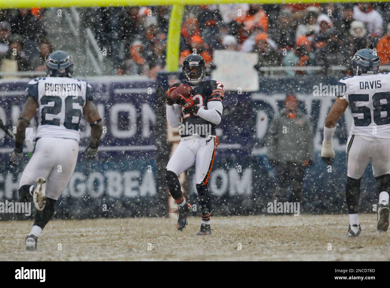 Chicago Bears wide receiver Devin Hester (23) fields a punt during the ...