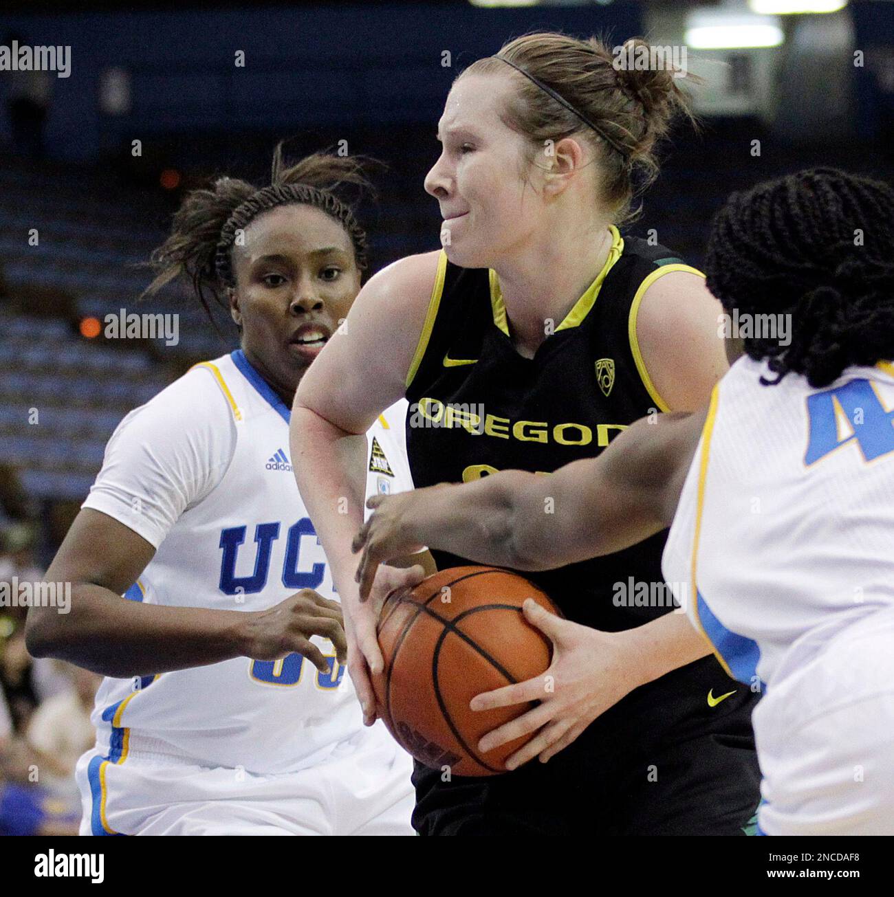 Oregon's Victoria Kenyon, center, is defended by UCLA guard Jasmine ...