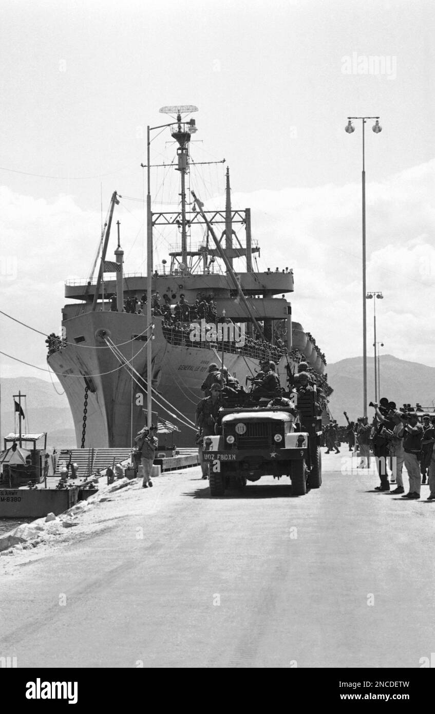Truck load of troopers of the First Brigade of the U.S. 101st Airborne ...