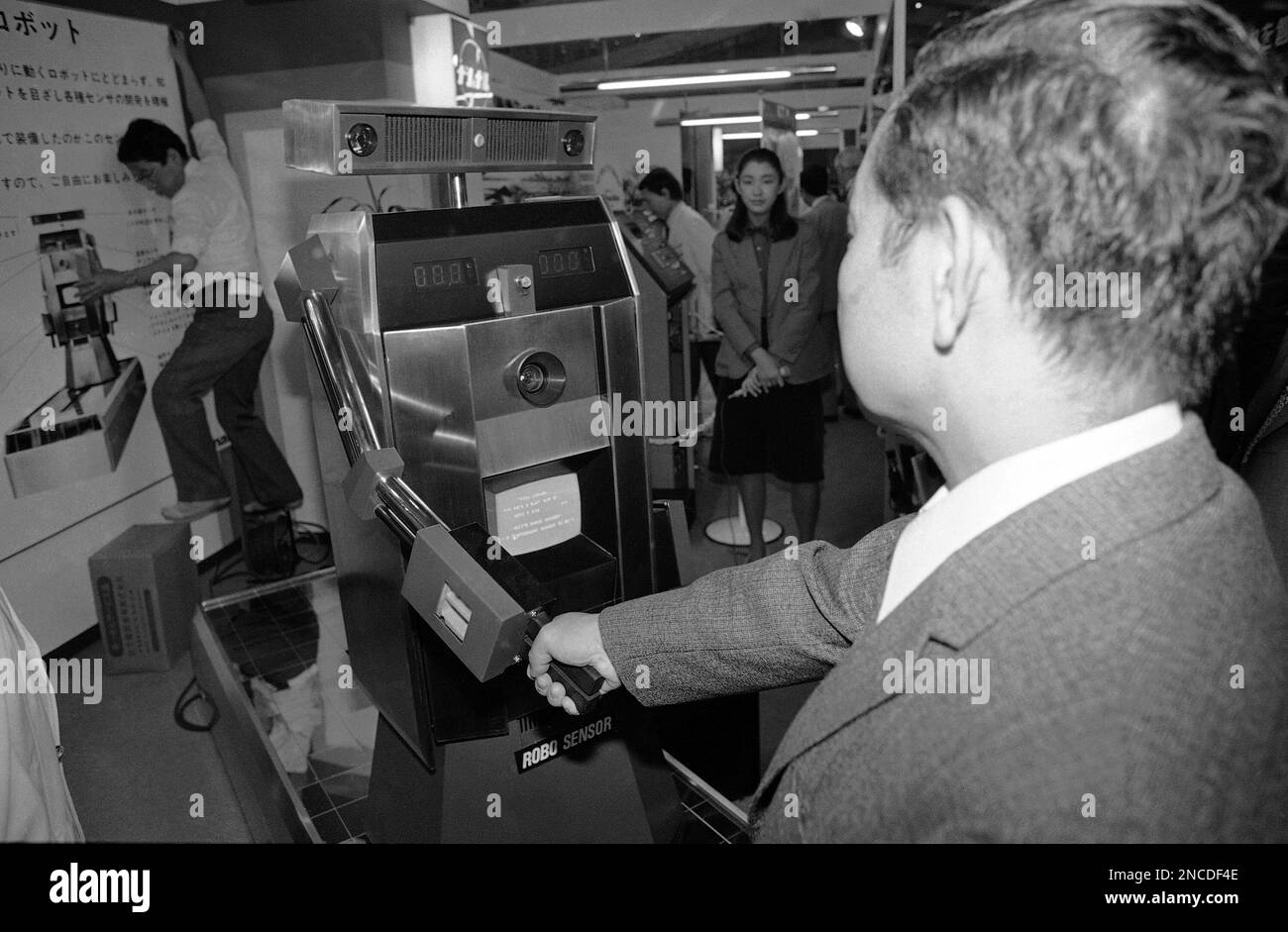Robot made by Japan's Matsushita Electric Co. shakes hands with human ...