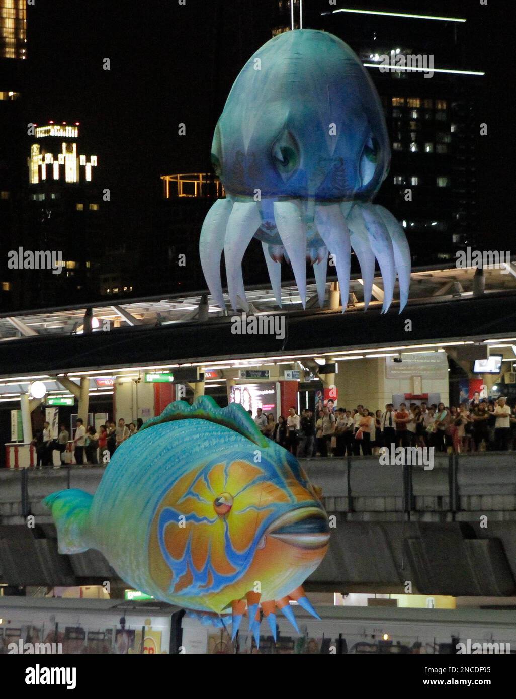 Giant fish outdoor balloon and Jellyfish outdoor balloon float into the ...