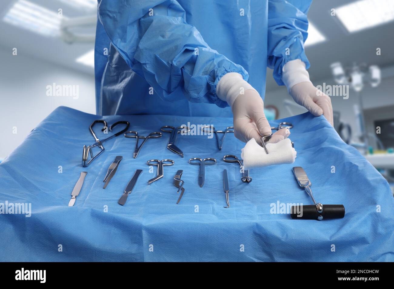 Instruments in operating room hi-res stock photography and images - Alamy