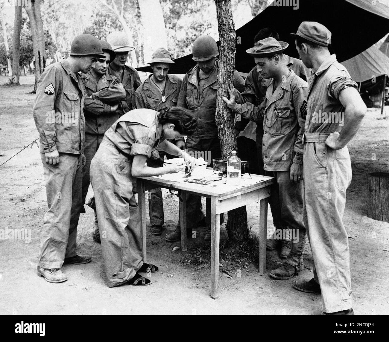 Lieut. E. Koranda, Nurse from Wadena, Minn., instructing a class of ...