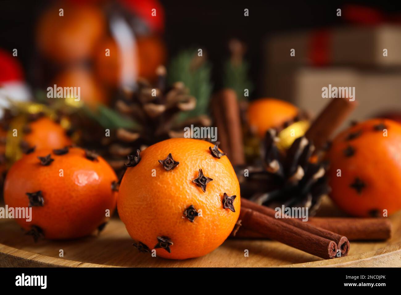 Orange pomander balls hi-res stock photography and images - Alamy