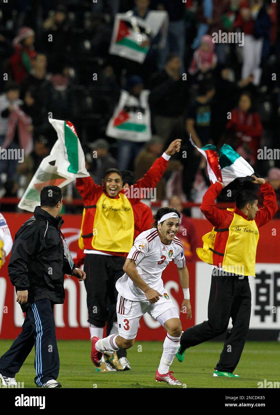 Jordanian national soccer players celebrate after winning 1-0 against ...