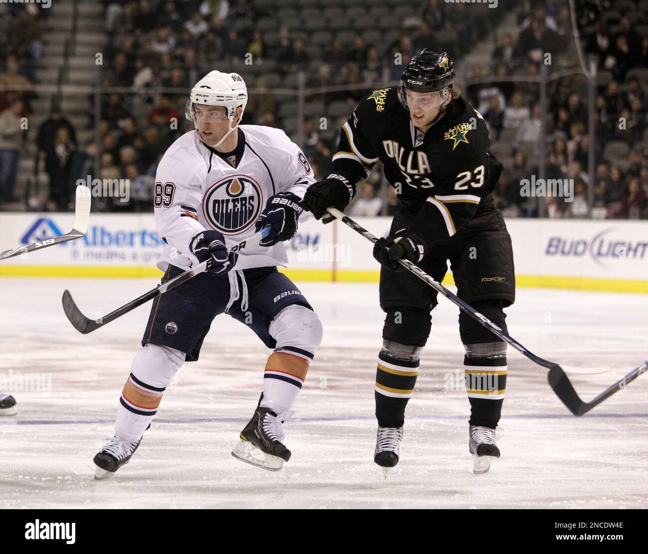 Edmonton Oilers center Sam Gagner (89) and Dallas Stars center Tom ...