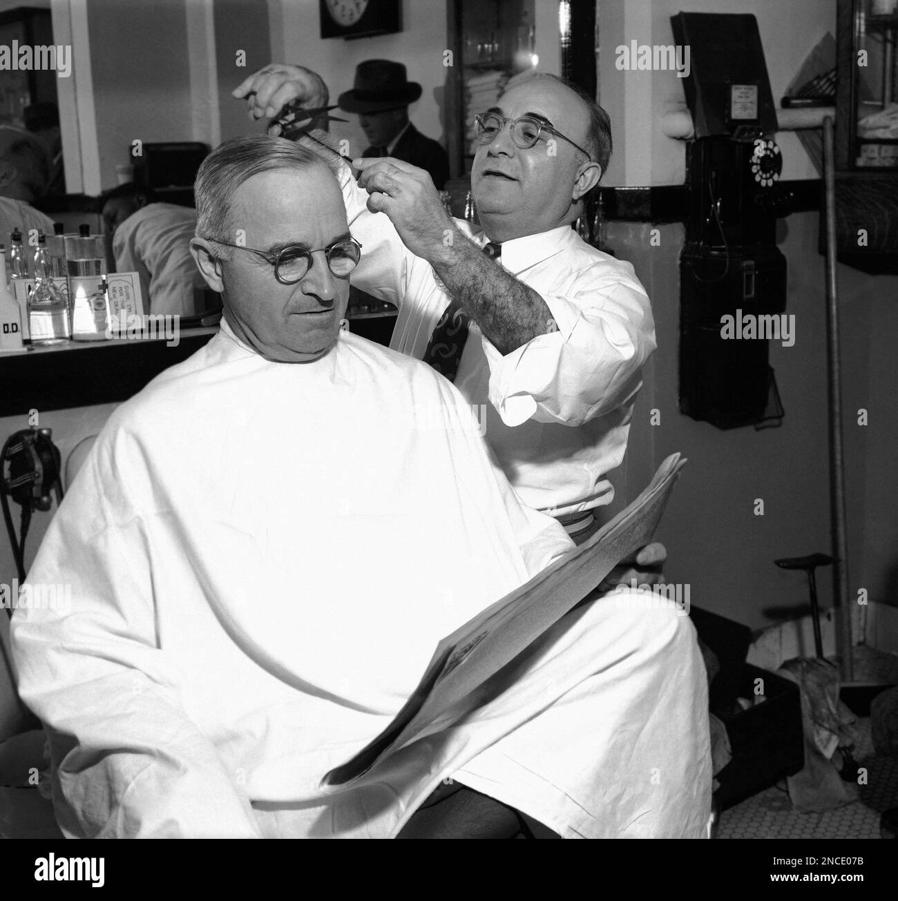 Before leaving from Kansas City, Mo., for Lamar, Mo., Sen. Harry S ...