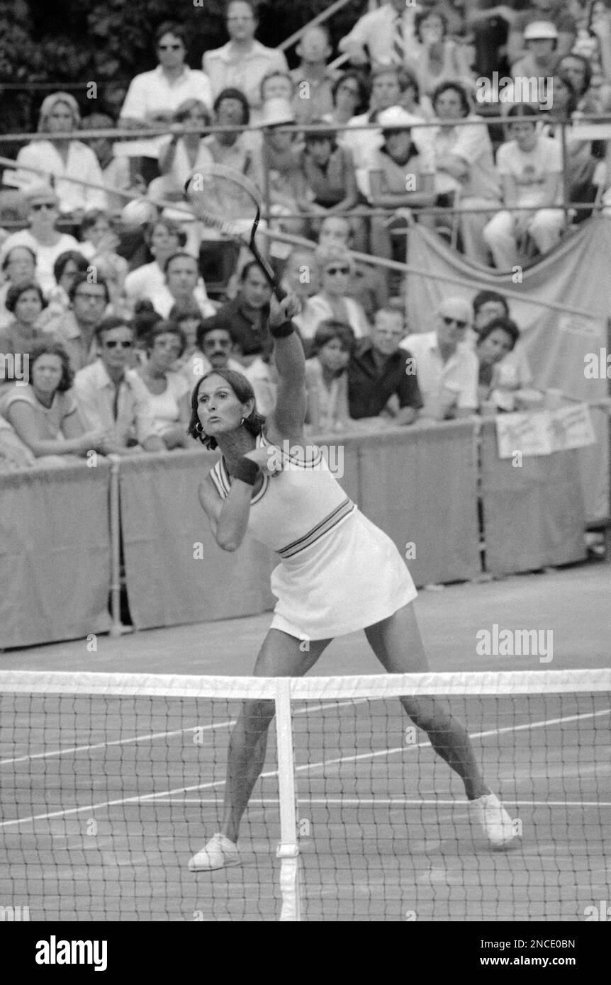 Transsexual Tennis Player Renee Richards 42 Hits A Volley To 15 Year Old Opponent Caroline