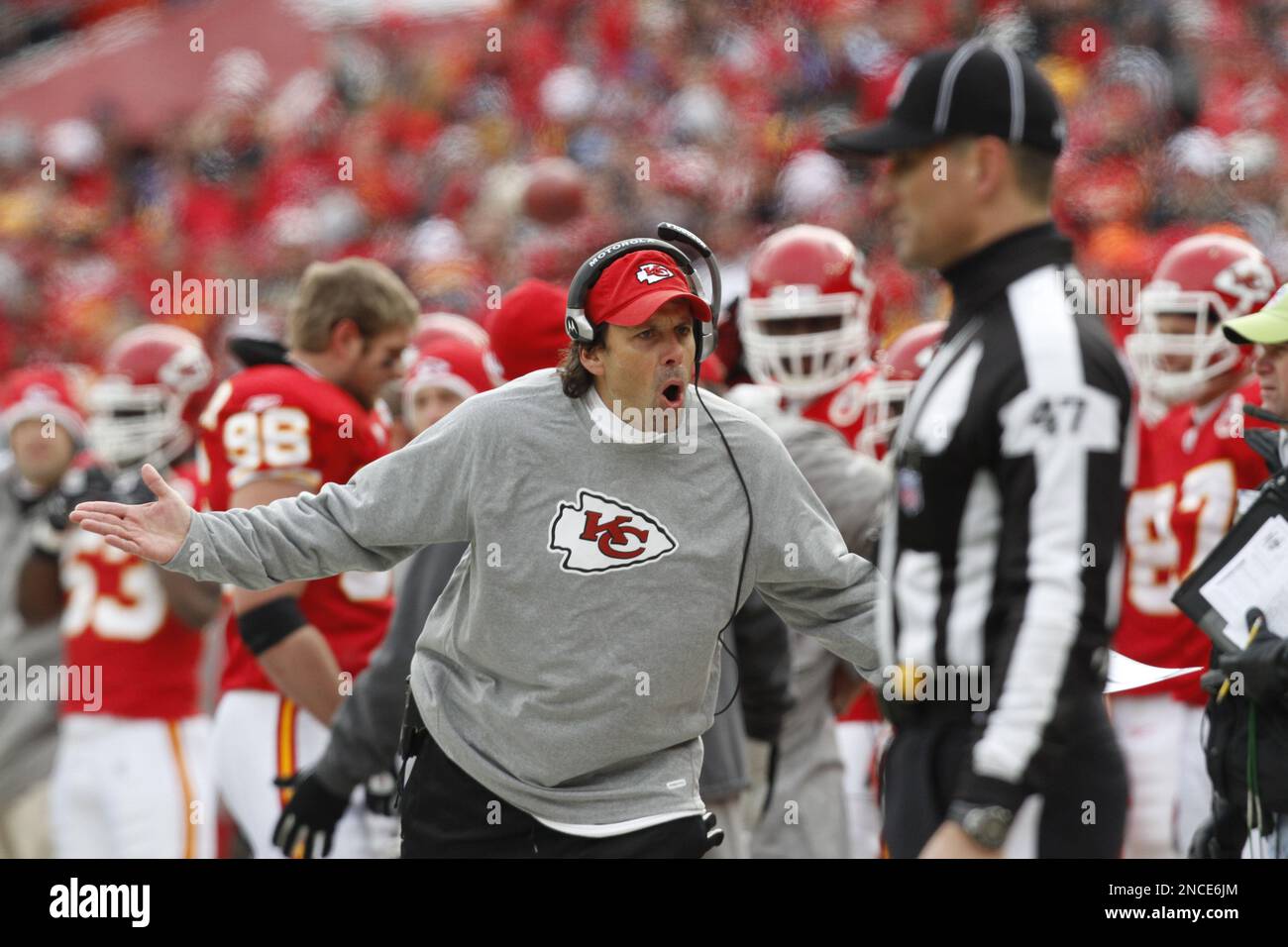 Kansas City Chiefs coach Todd Haley during the first quarter of an NFL ...