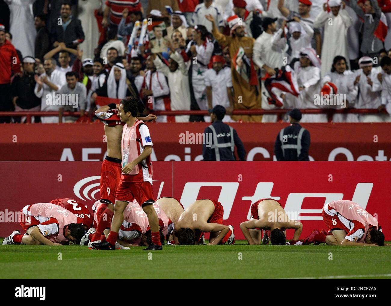 Syria's players celebrate after winning the match against Saudi Arabia ...