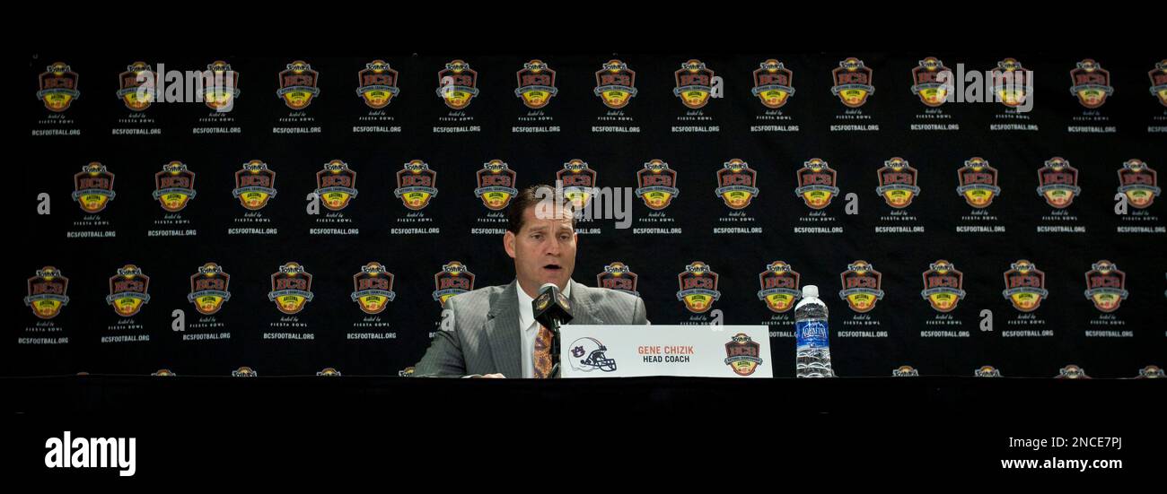 Auburn head coach Gene Chizik speaks during a news conference Sunday ...