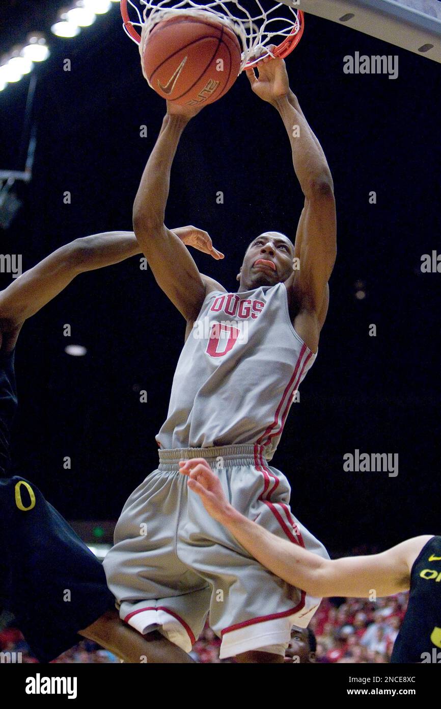 Washington State guard Marcus Capers (0) jams in a rebound during the ...