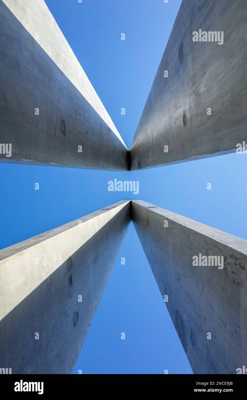 The Centenary of Federation State Border marker was designed to ...