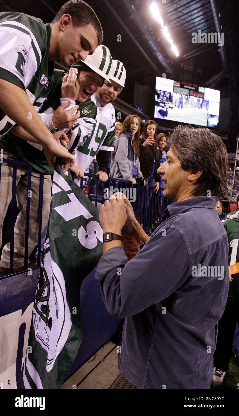 Actor Ray Romano signs autographs for fans before an NFL AFC wild card ...