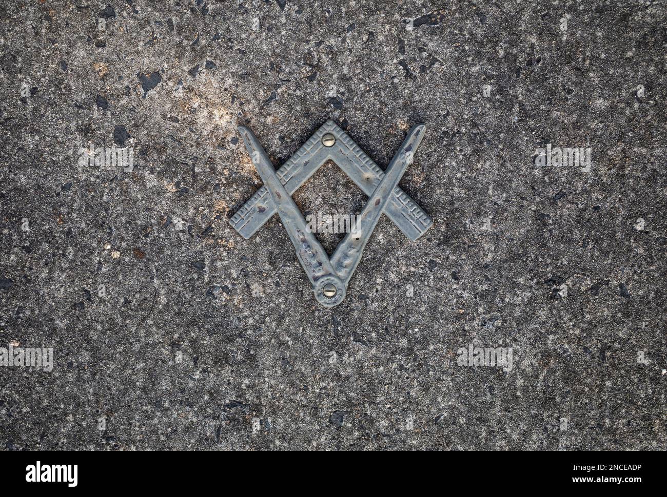 Freemasons compass and square symbols on a grave at Glen Innes ...