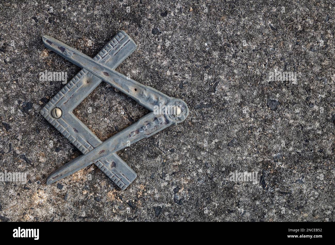 Freemasons compass and square symbols on a grave at Glen Innes ...