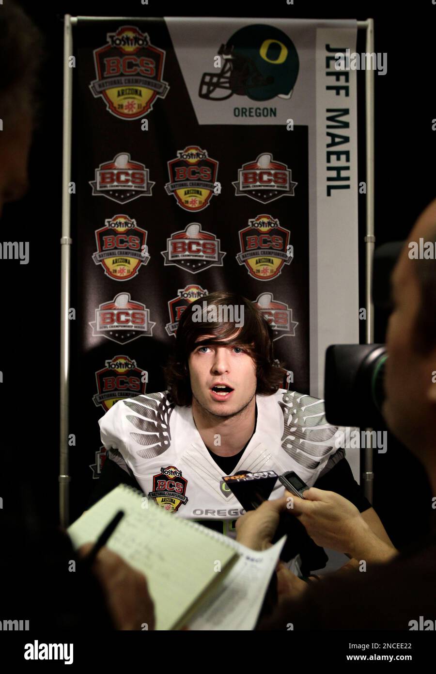 Oregon wide receiver Jeff Maehl speaks during the BCS National ...