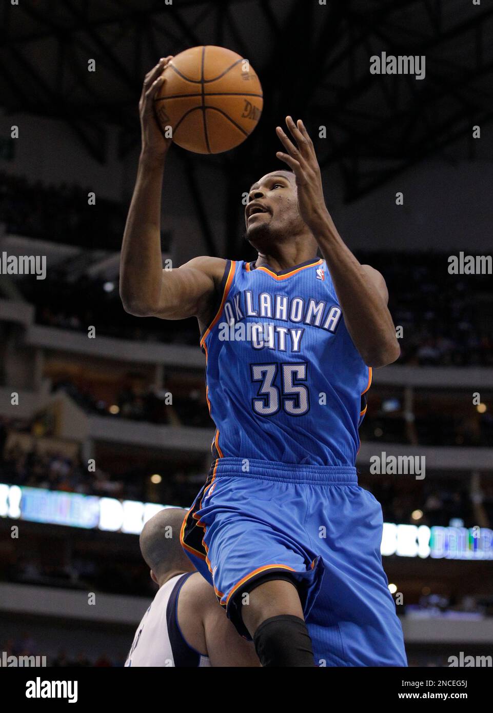 Oklahoma City Thunder forward Kevin Durant prepares to shoot over ...