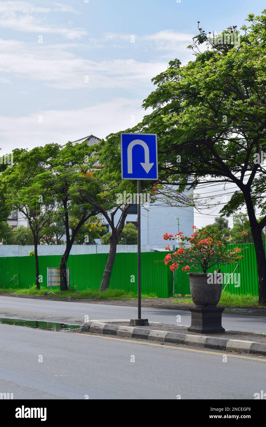 Silhouette diamond shape traffic sign hi-res stock photography and ...