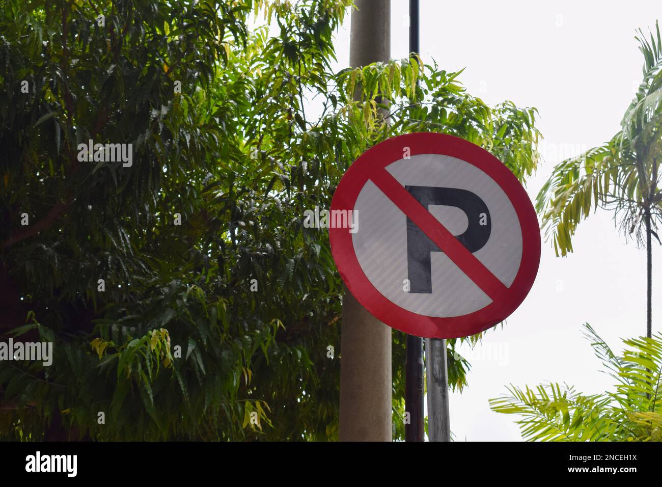 Circular parking hi-res stock photography and images - Alamy