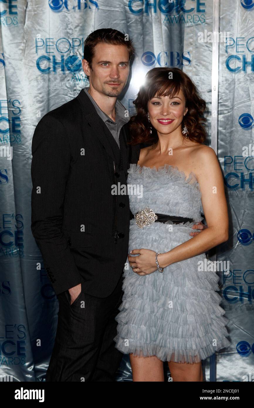 Jesse Warner, left, and Autumn Reeser arrive at the People's Choice ...