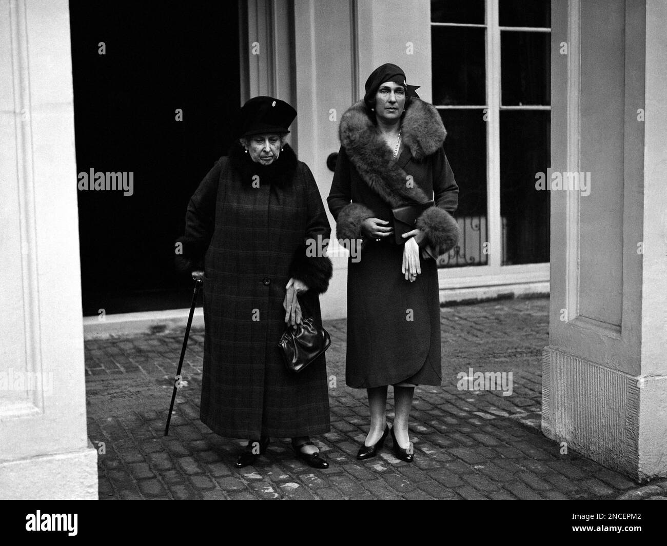 Princess Beatrice of the United Kingdom with daughter Victoria Eugenie ...