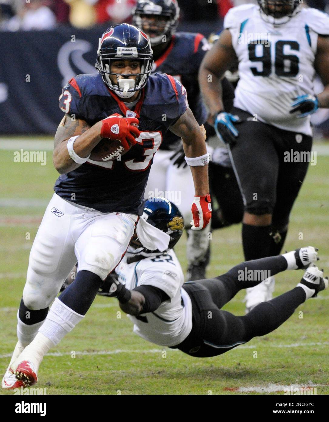 Arian Foster Breaking Tackles
