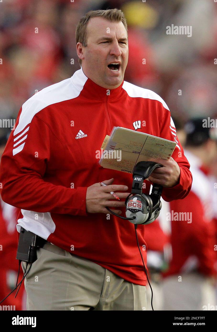 Wisconsin Badgers head coach Bret Bielema coaches against the TCU ...