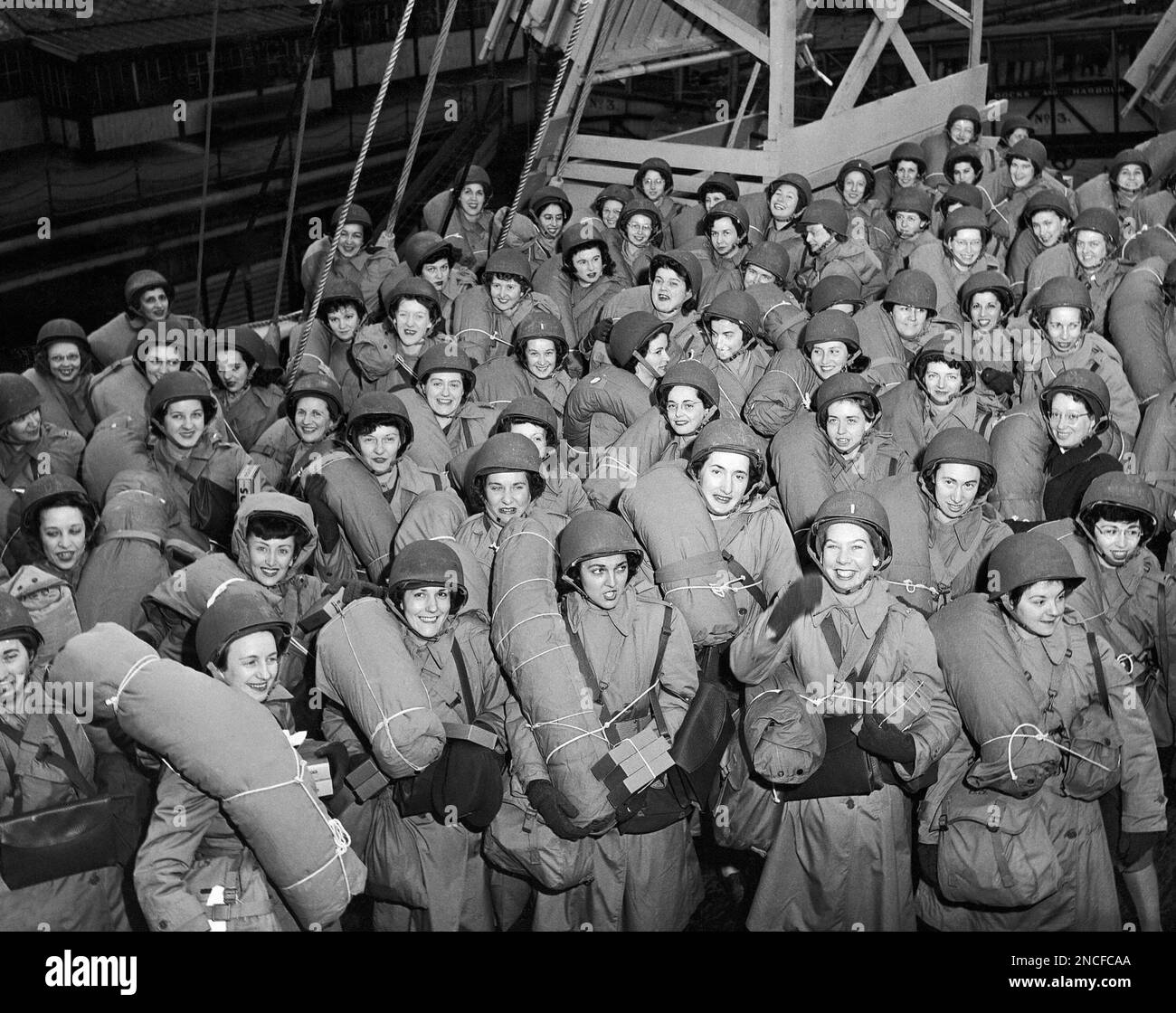With Bag And Baggage These U S Army Nurses Will Be The First To Leave