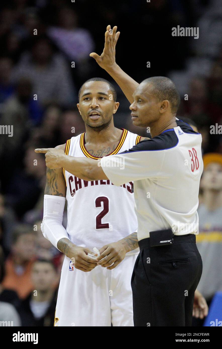 Cleveland Cavaliers' Mo Williams (2) talks to referee Michael Smith (38 ...