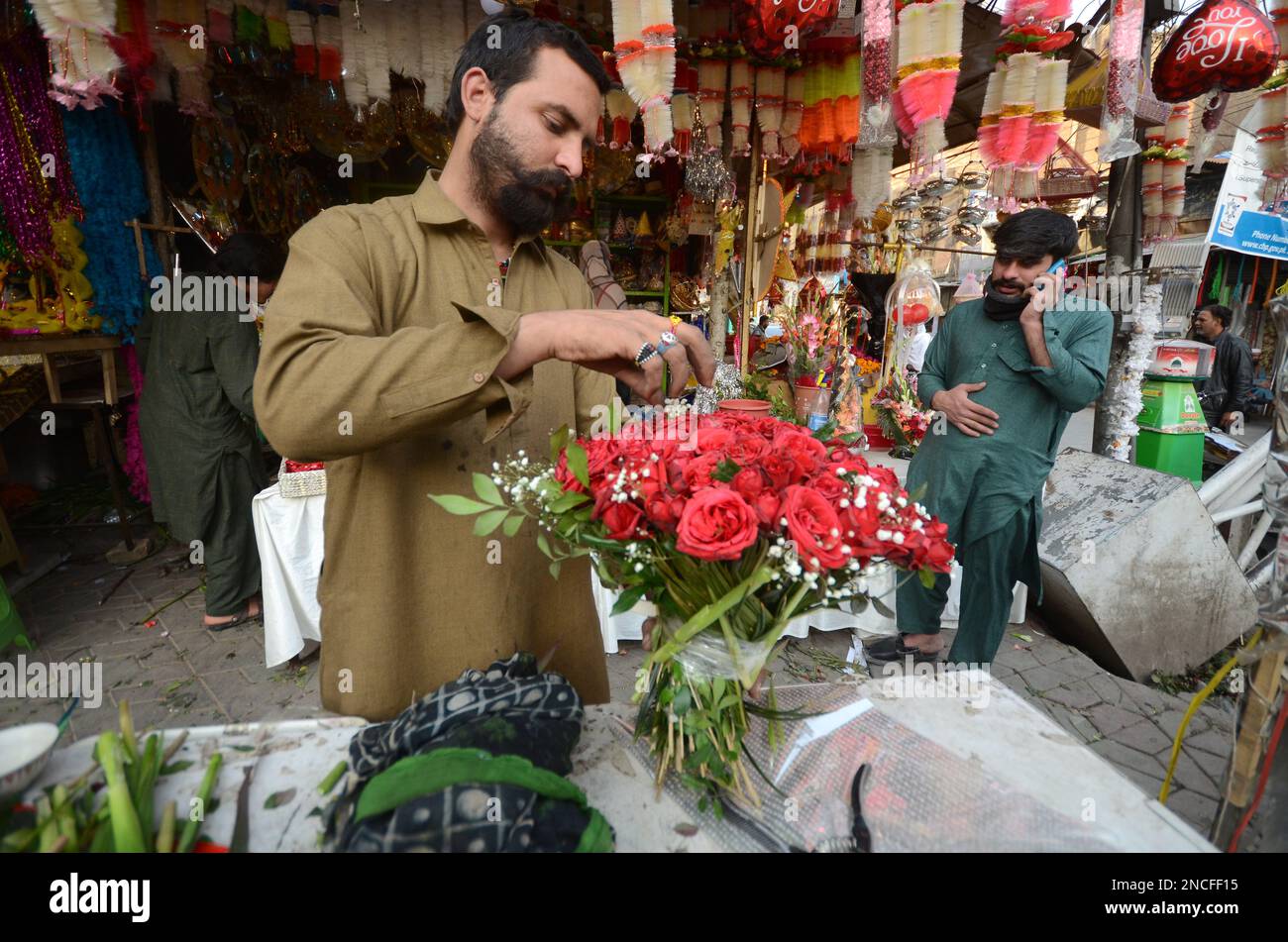 Peshawar, Khyber Pakhtunkhwa, Pakistan. 14th Feb, 2023. People buy ...