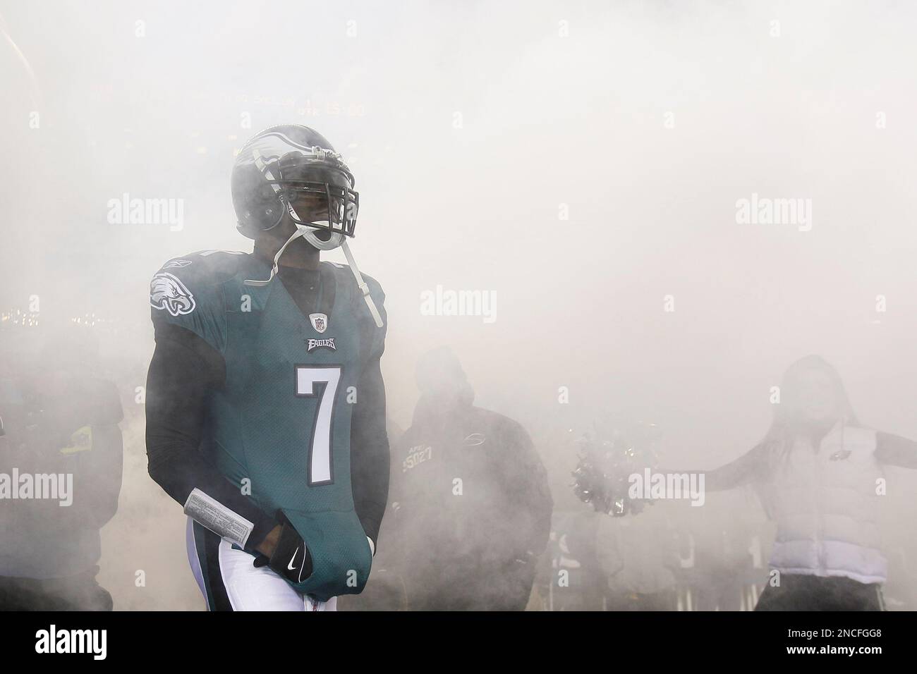 Philadelphia Eagles' Michael Vick (7) is introduced before an NFL ...